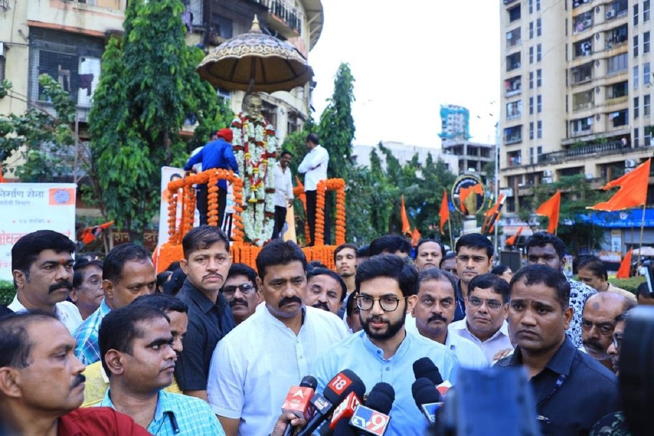 Shiv Sena leader Yuva Sena chief MLA Aditya Thackeray has surrounded ...
