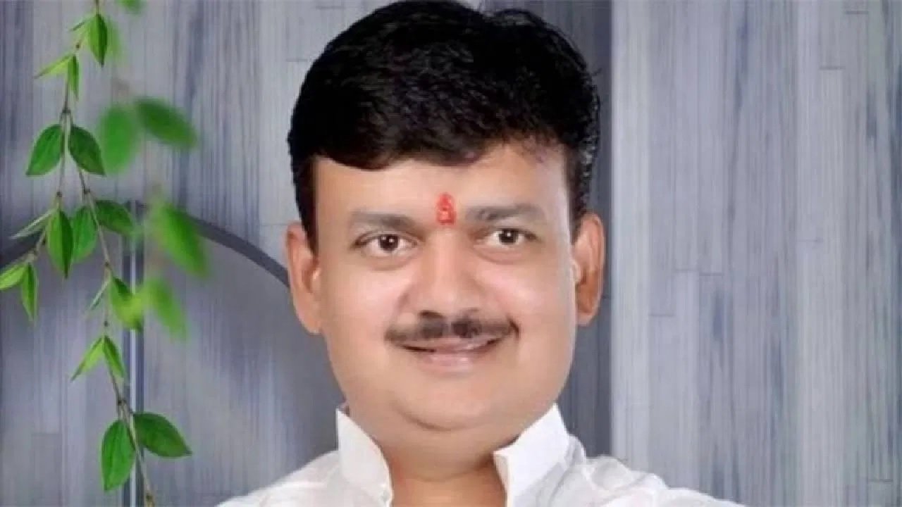 Congress MP Suresh alias Balu Dhanorkar who was undergoing treatment in ...