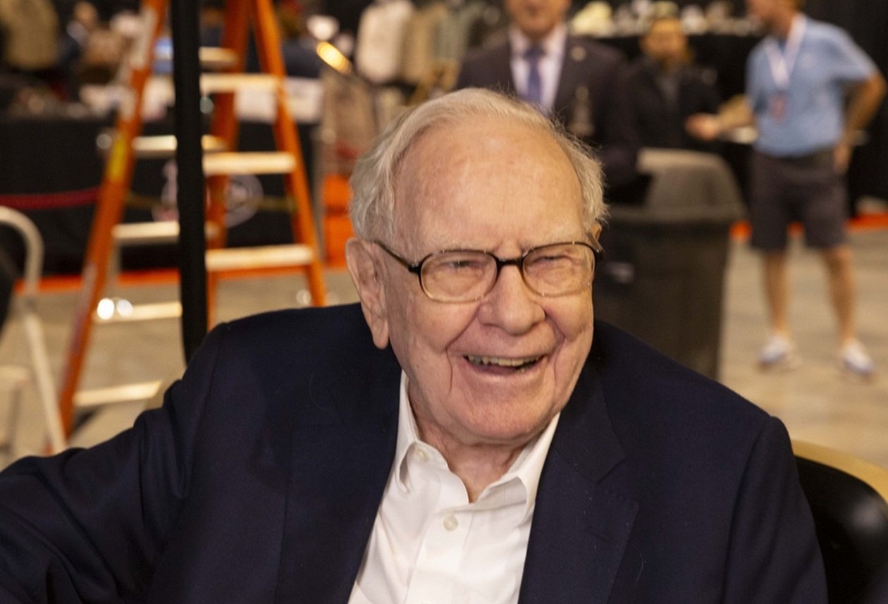 Warren Buffett to keep $325 in cash: Big increase in Berkshire Hathaway